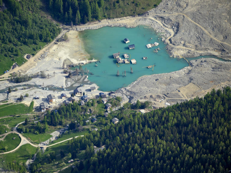 Un an après la catastrophe, Blatten se rappelle et pense à l'avenir