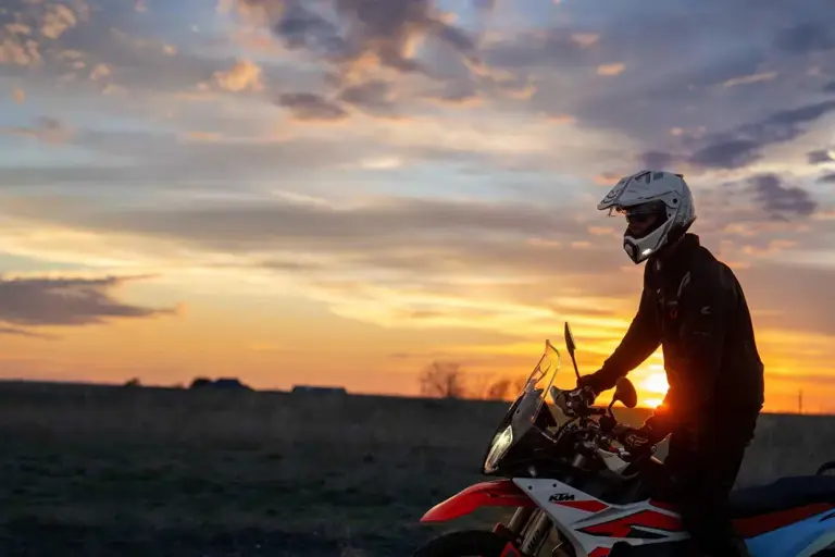 Sena Outlander: ecco il primo casco adventure con comunicazione ...