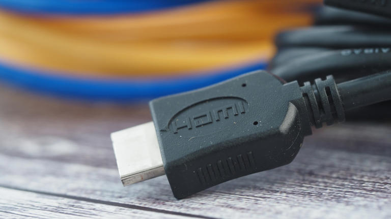 Can you use an HDMI splitter to extend your display?