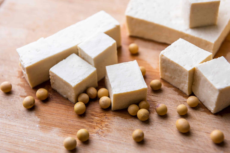 Research shows eating soy and legumes every day can lower blood ...