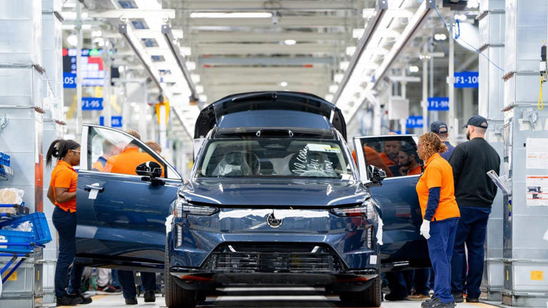 Volvo gets US approval to keep selling connected cars despite China ties