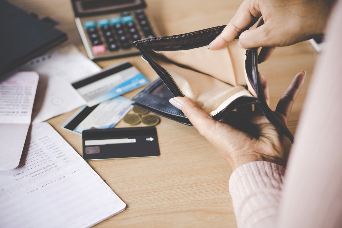 3 reasons Americans can't stop living paycheck to paycheck in 2026