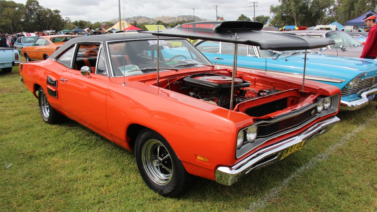 10 vintage V8 machines that made subtlety completely irrelevant
