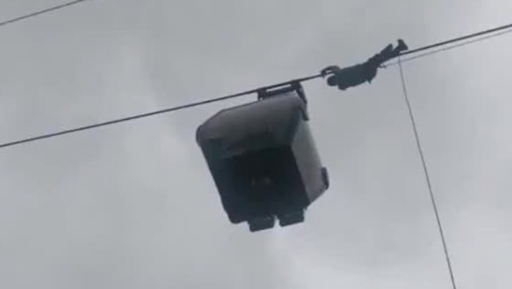 Over 300 tourists rescued from a cable car