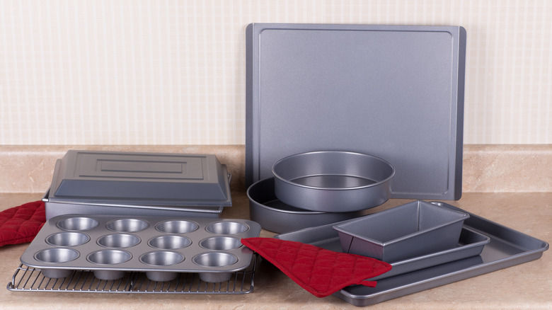 How different types of pans affect your cakes