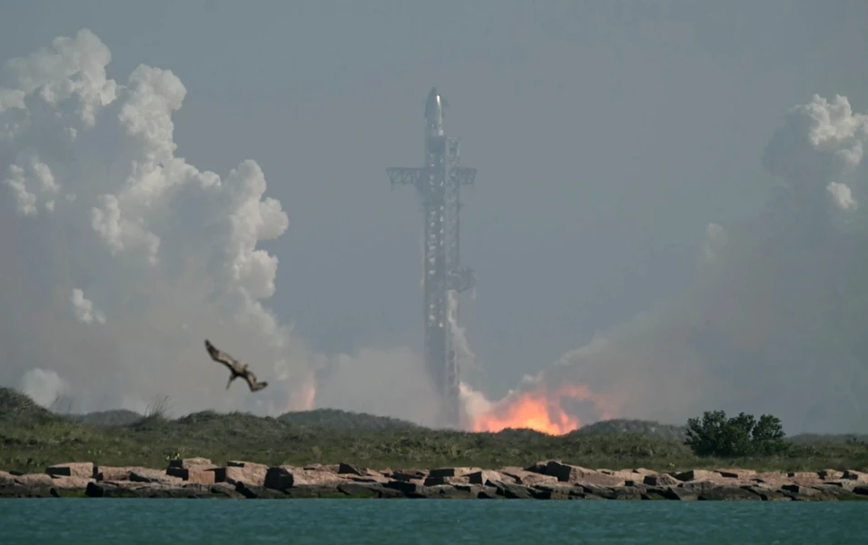 FAA grounds SpaceX Starship after booster mishap