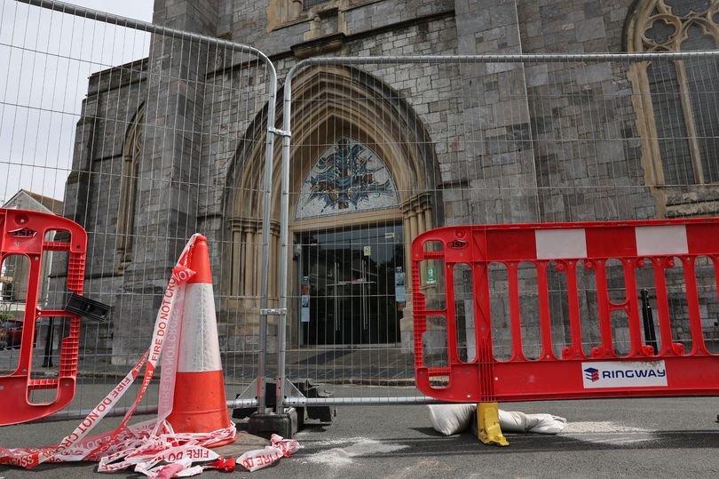 Stonehouse road closed 'for days' over historical building risk