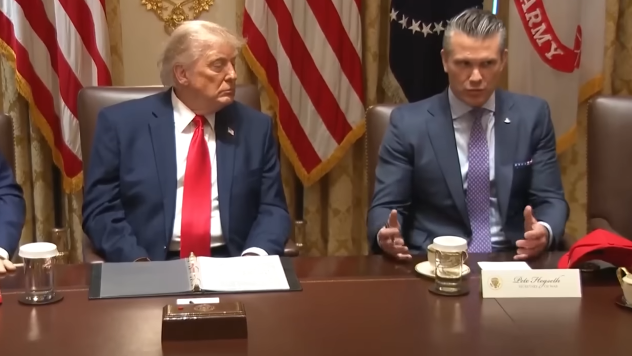 Trump strokes out as handlers fail to save him during public meltdown