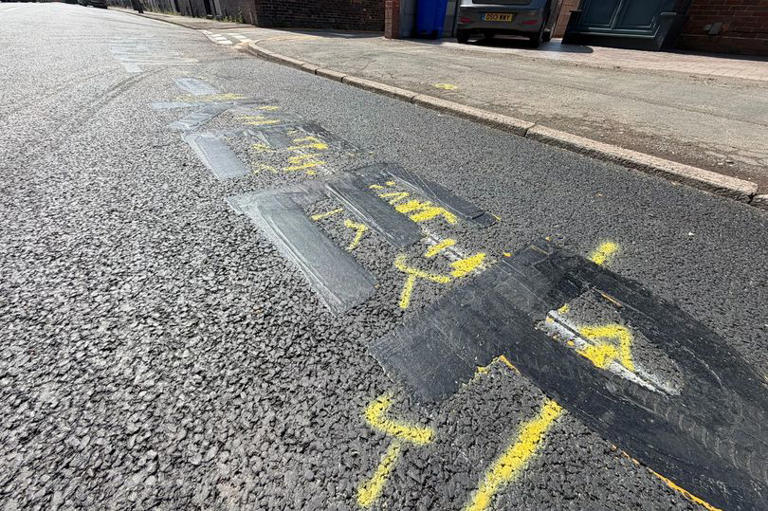 Council 'sorry' over school sign blunder