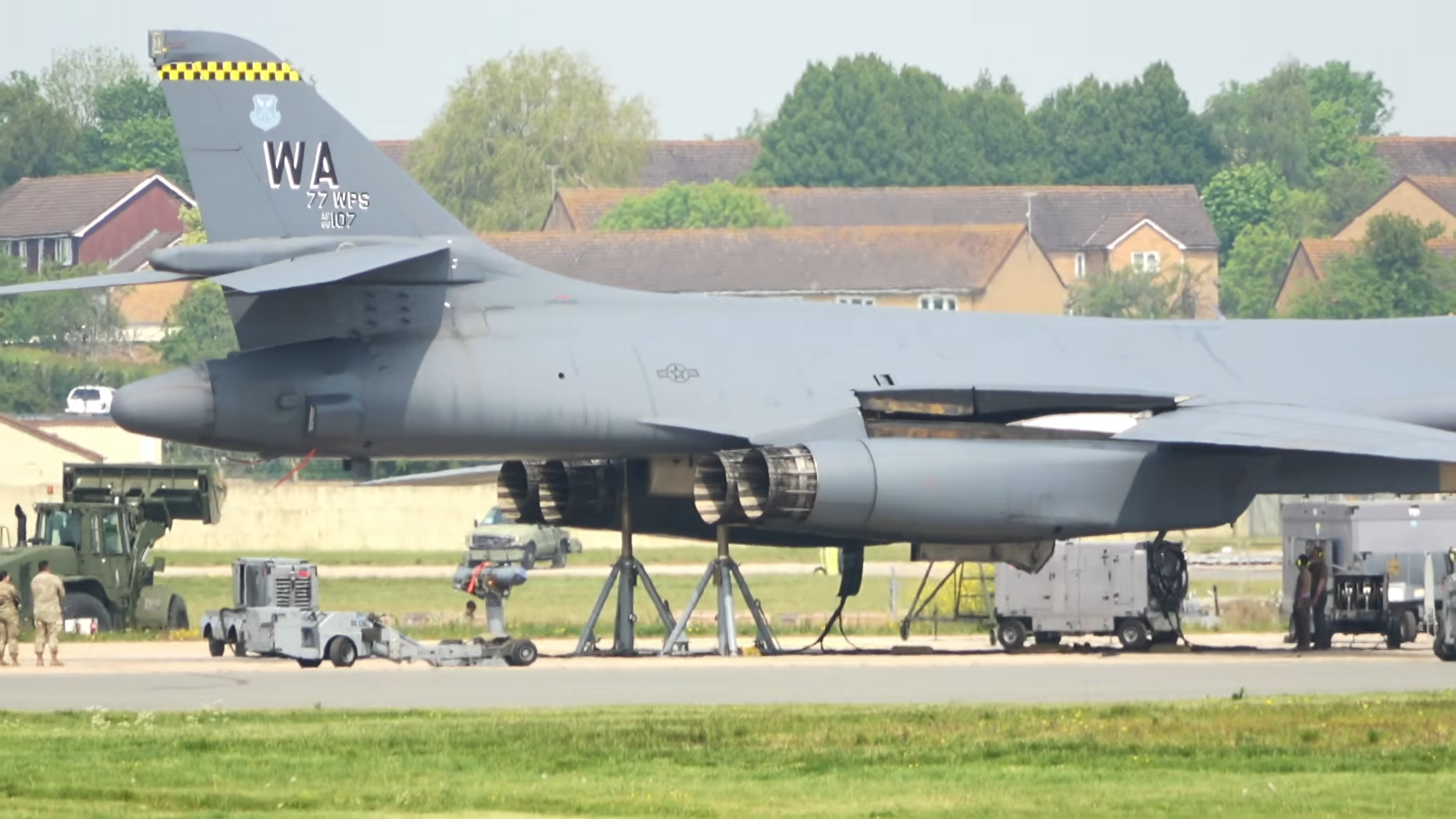 Watch a B-1 abort – then the compressor stall explodes through the air