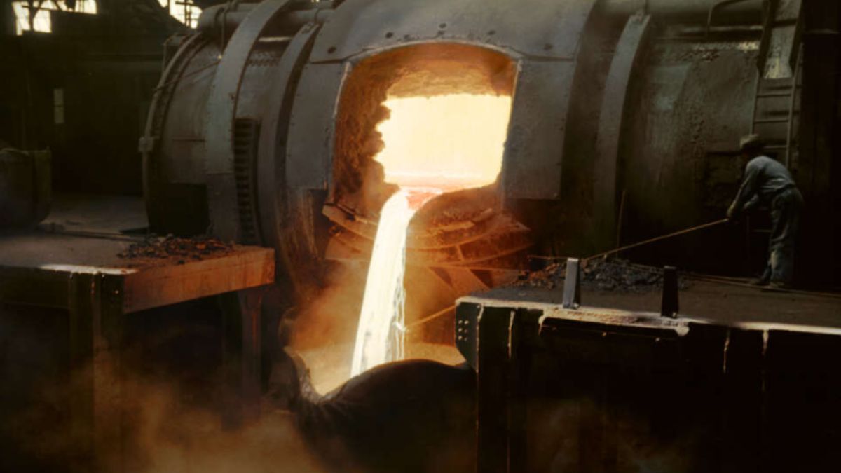 20 colorized images of steelworkers and miners in the early 1900s