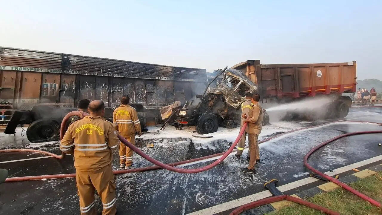 2 burnt alive as truck, dumper catch fire after head-on collision on ...