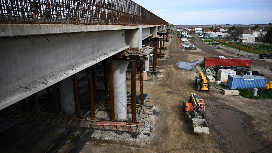 Congress sends mixed signals on high-speed rail funding