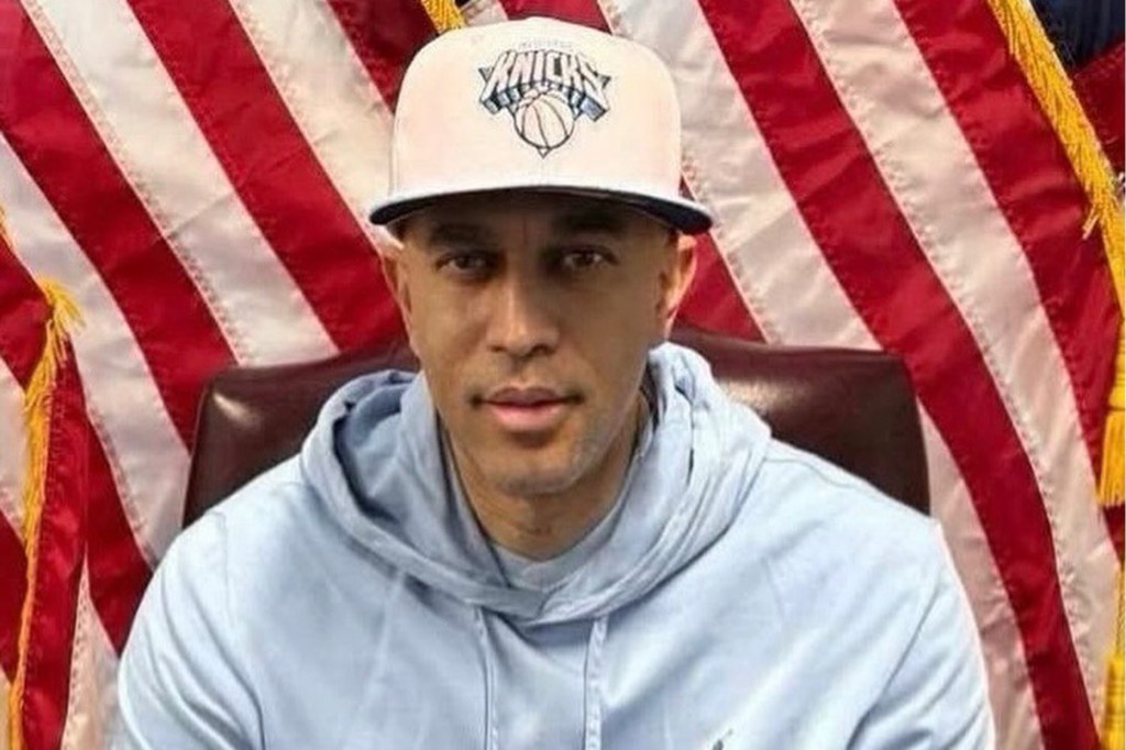 Hakeem Jeffries mocked for posting apparent Facetuned image of himself ...