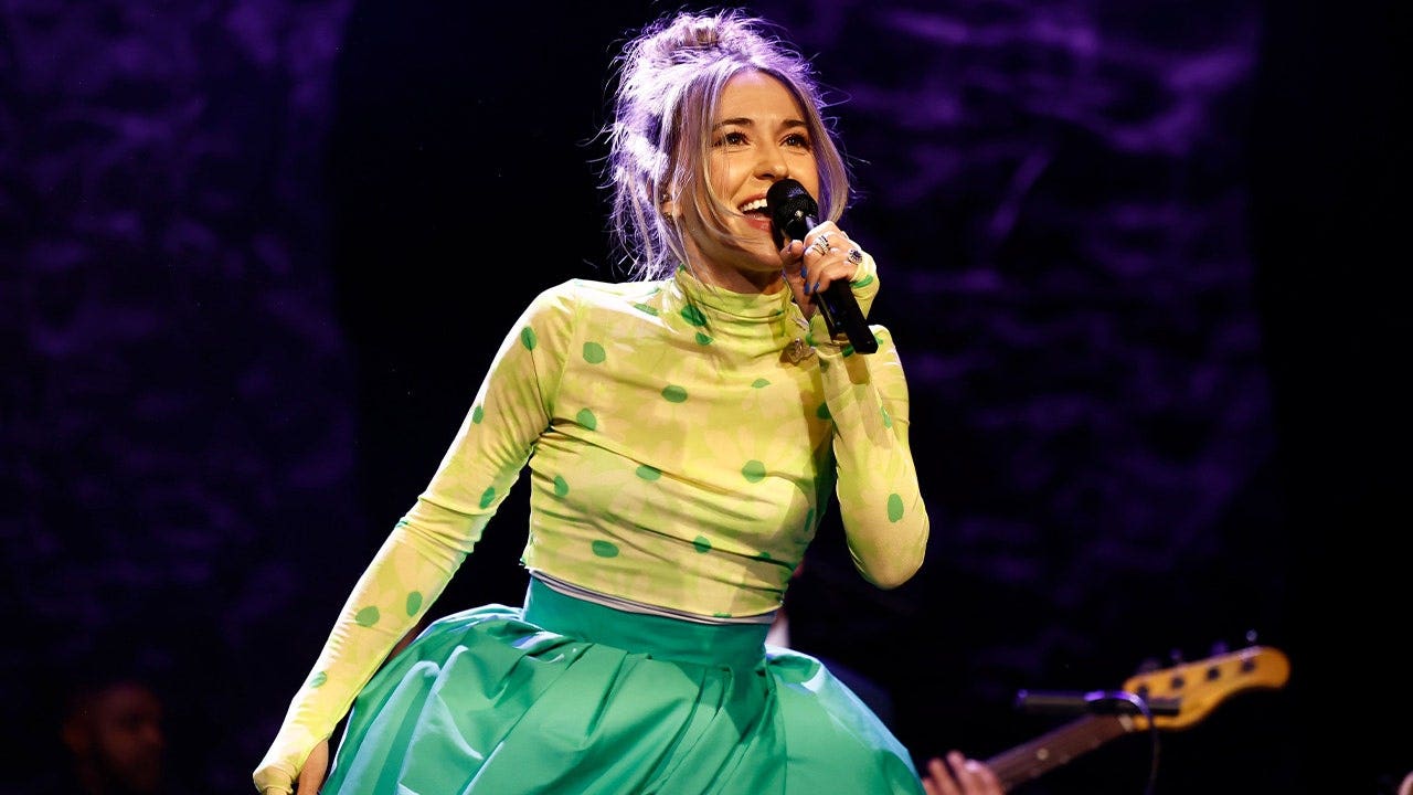 Grammy winner Lauren Daigle says a label exec asked why she had 'to be ...