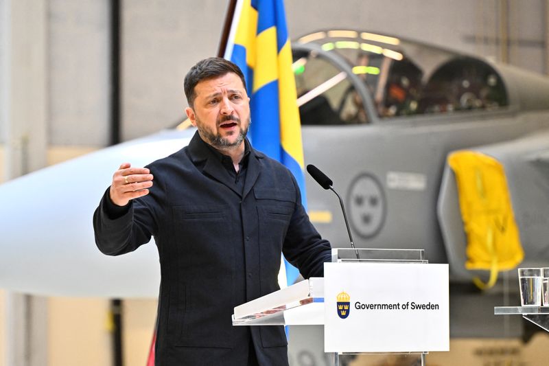 Ukraine to buy 20 new Gripen jets, Sweden to donate older jets sooner