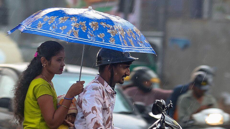 Delhi weather update: IMD issues orange alert for thunderstorms, hail ...