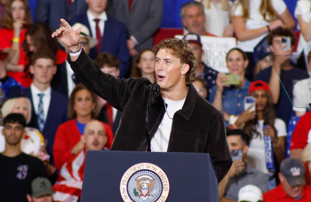 Jaxson Dart addresses Giants teammates after Trump introduction controversy