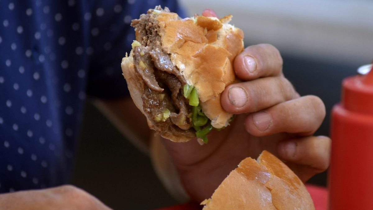 Five Guys closures spark fast-food price fears: Are $25 burgers pushing ...
