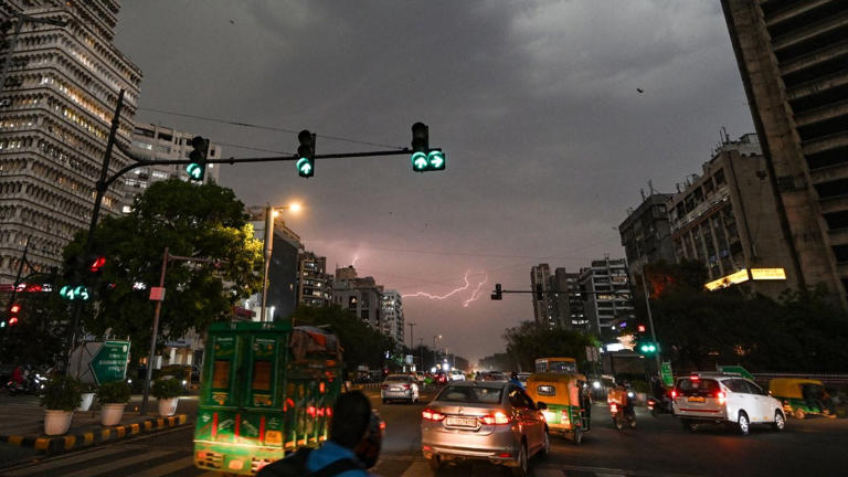 Delhi braces for heavy rain, Gurugram under red alert; severe ...