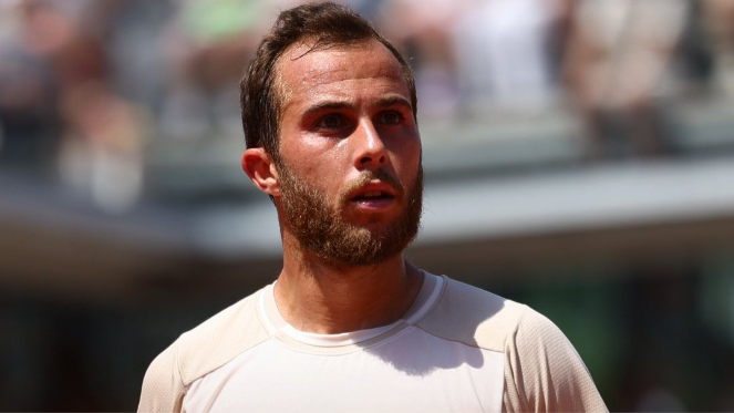 Tennis : Roland-Garros - Hugo Gaston a tenu un set avant de plier face ...