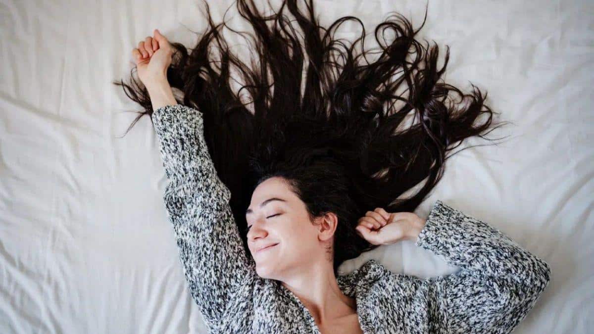 Sleeping with open hair? Astrology says it could affect your sleep and ...