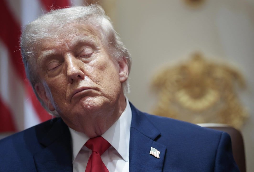 Wild moments from Trump's bizarre Cabinet meeting - from new hat to ...