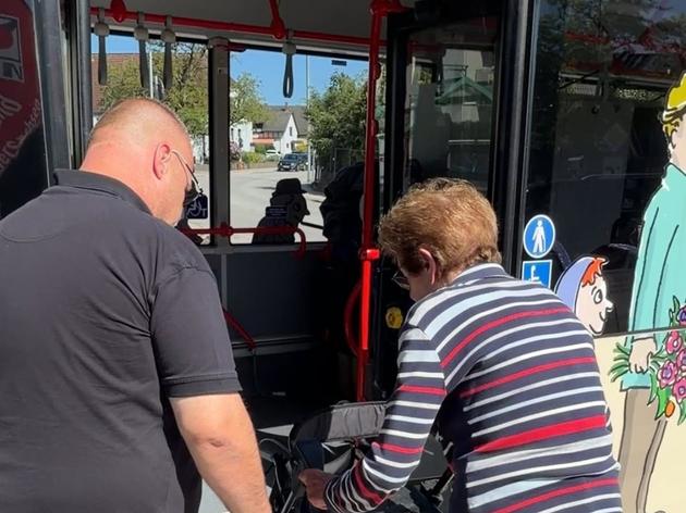 VBN-Mobilitätstraining in Oyten: Mit Rollator immer hinten einsteigen