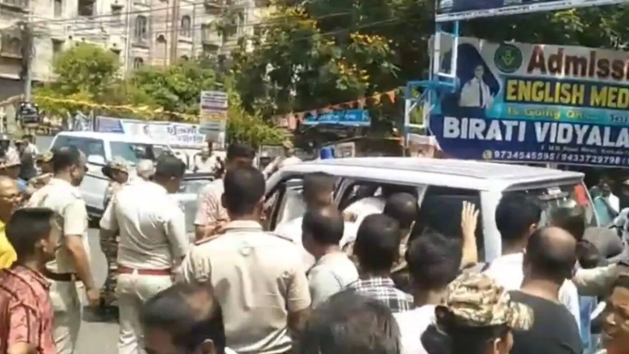 Bengal TMC MP Sougata Roy faces protest outside police station; eggs ...