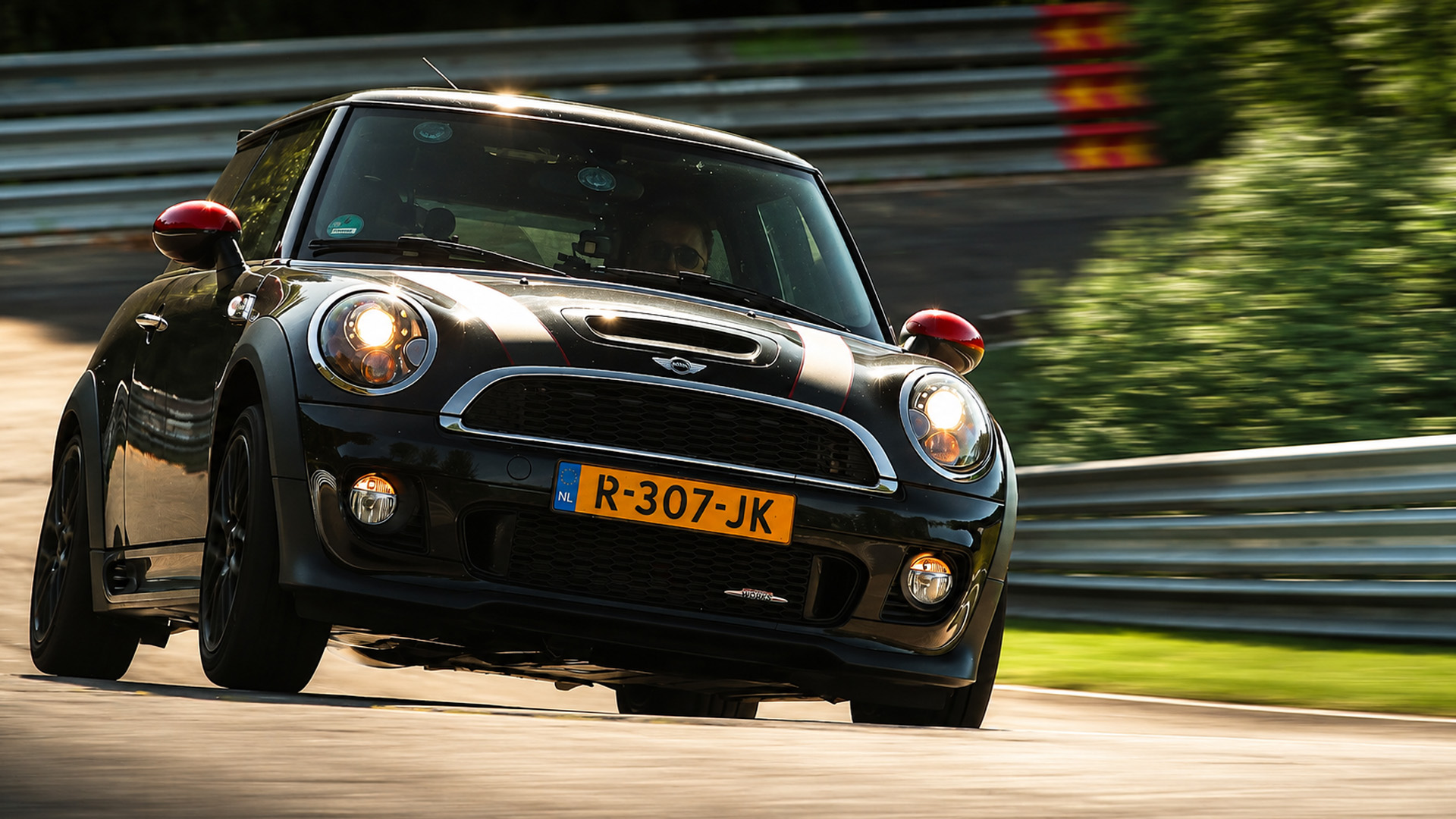 Mini Cooper JCW track run gets surprisingly aggressive