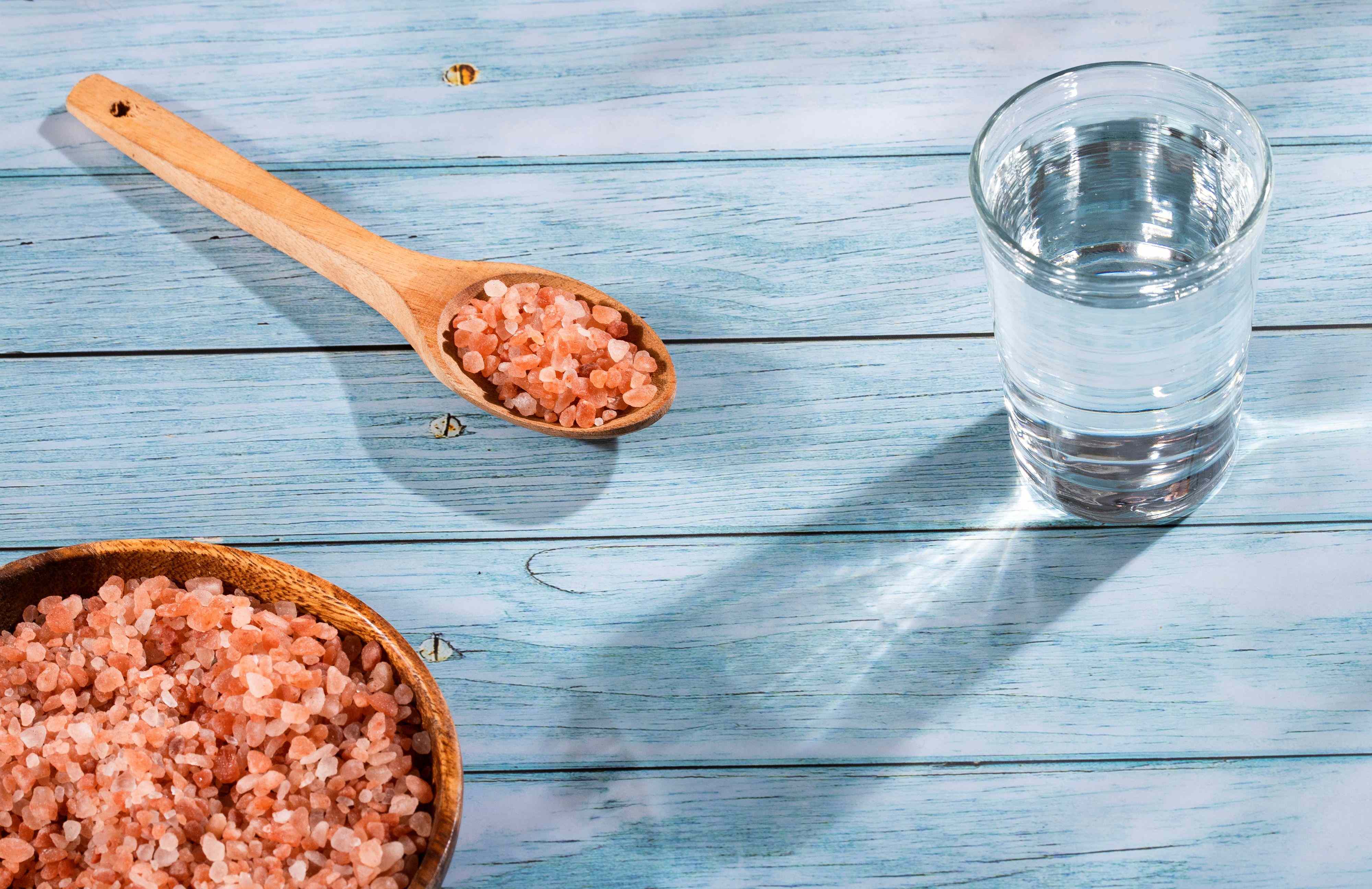 What happens to your body when you add a pinch of Himalayan salt to ...
