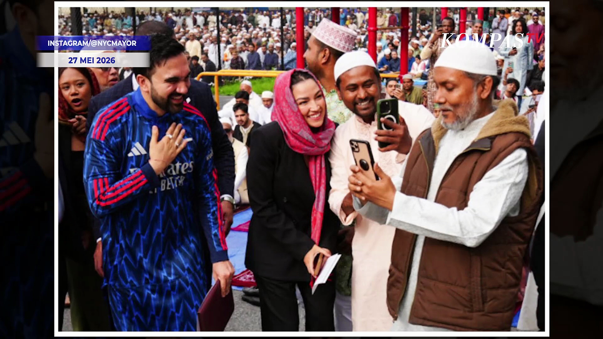 Tampil unik! Potret Wali Kota New York Zohran Mamdani pakai jubah ...