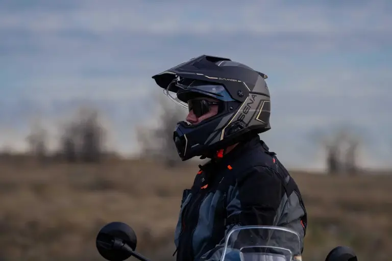 Sena Outlander: ecco il primo casco adventure con comunicazione ...