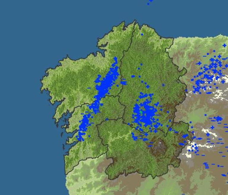 Casi 200 rayos iluminan la noche en Boimorto, Arzúa y Touro