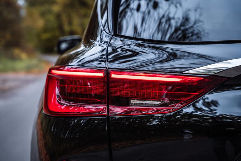 ¿Se permiten flechas de coche con luces rojas? Entiende por qué algunos ...