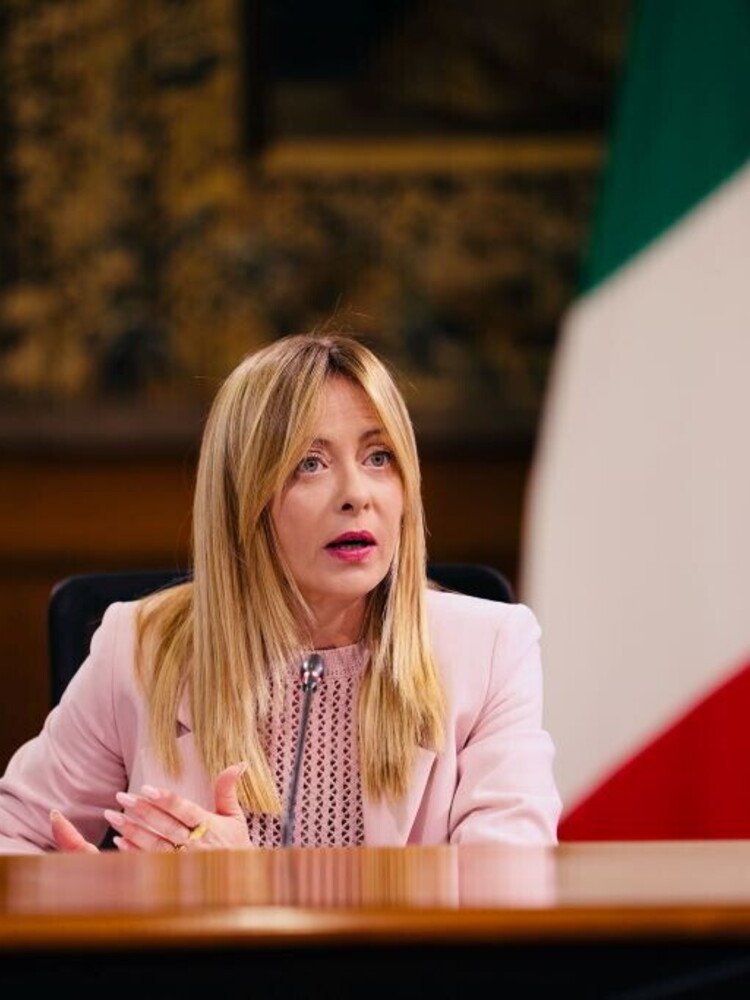 Meloni: "Non possiamo dire ai cittadini che i soldi ci sono solo per la ...