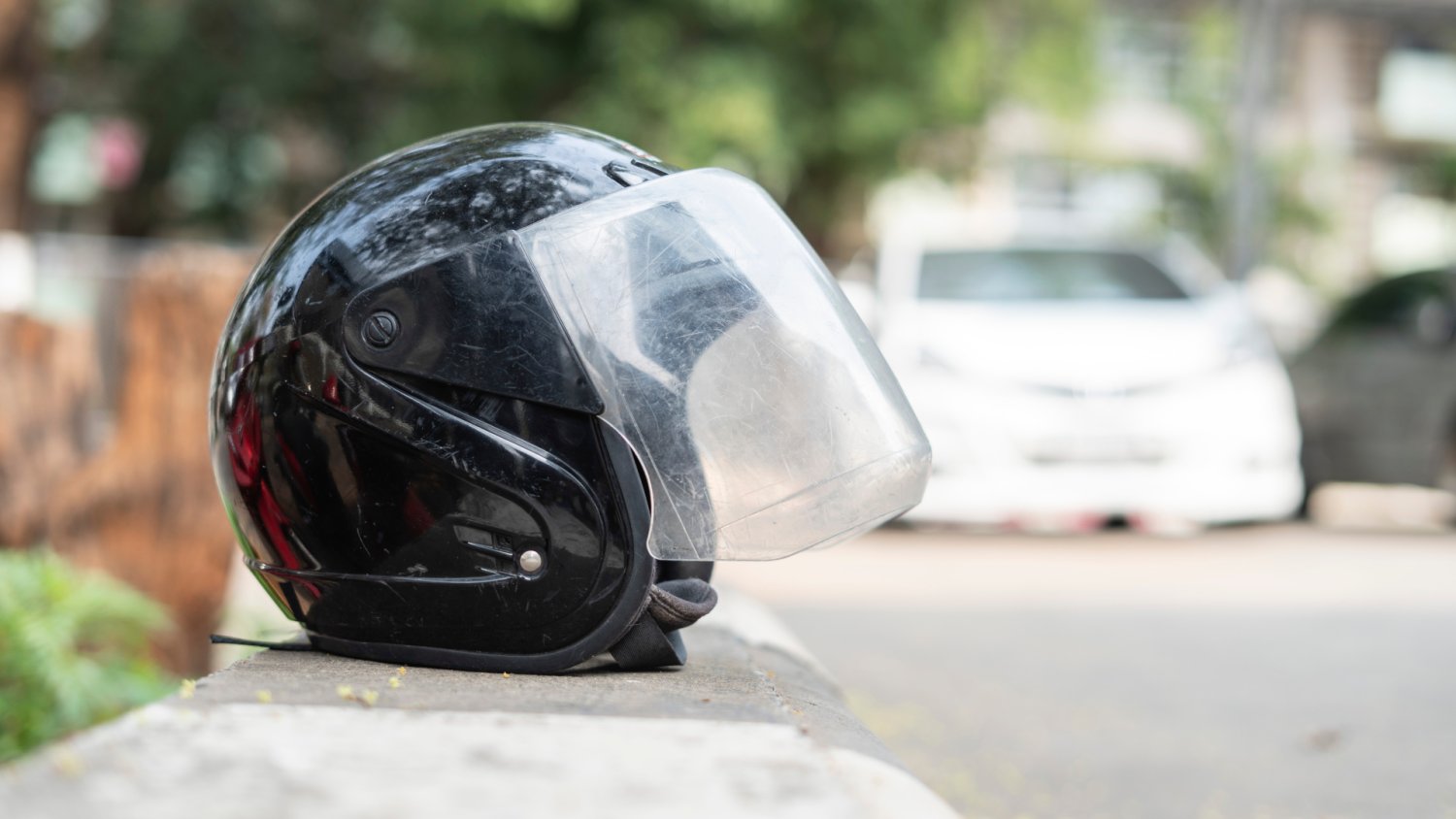 Kask na drodze to ważny znak. Miejska legenda, która stała się prawdą