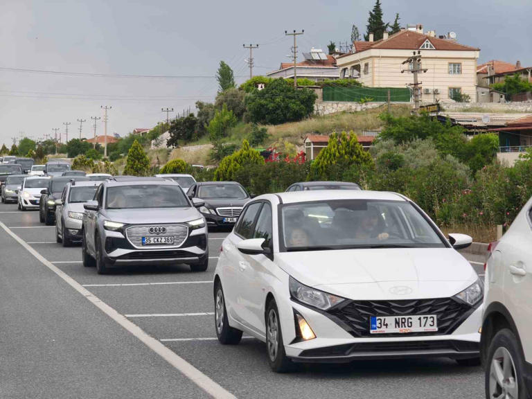 Tatilciler Muğla’ya akın etti: Araç kuyruğu 22 kilometreye ulaştı