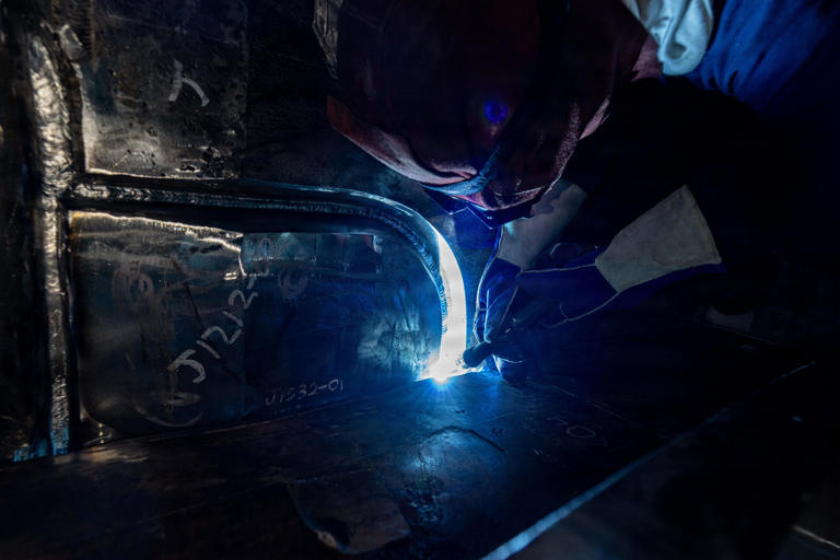 Young submarine workers are leaving for less demanding jobs