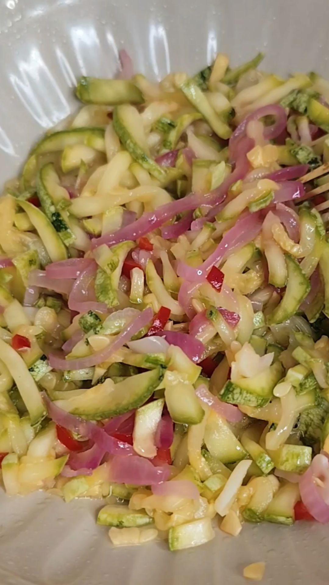Salada de abobrinha fresca e leve