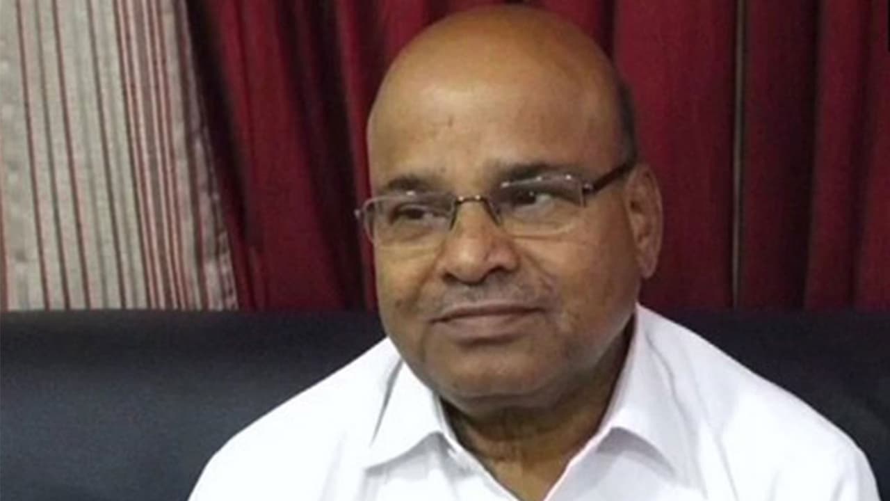 Karnataka leadership change looms as governor rushes to hometown