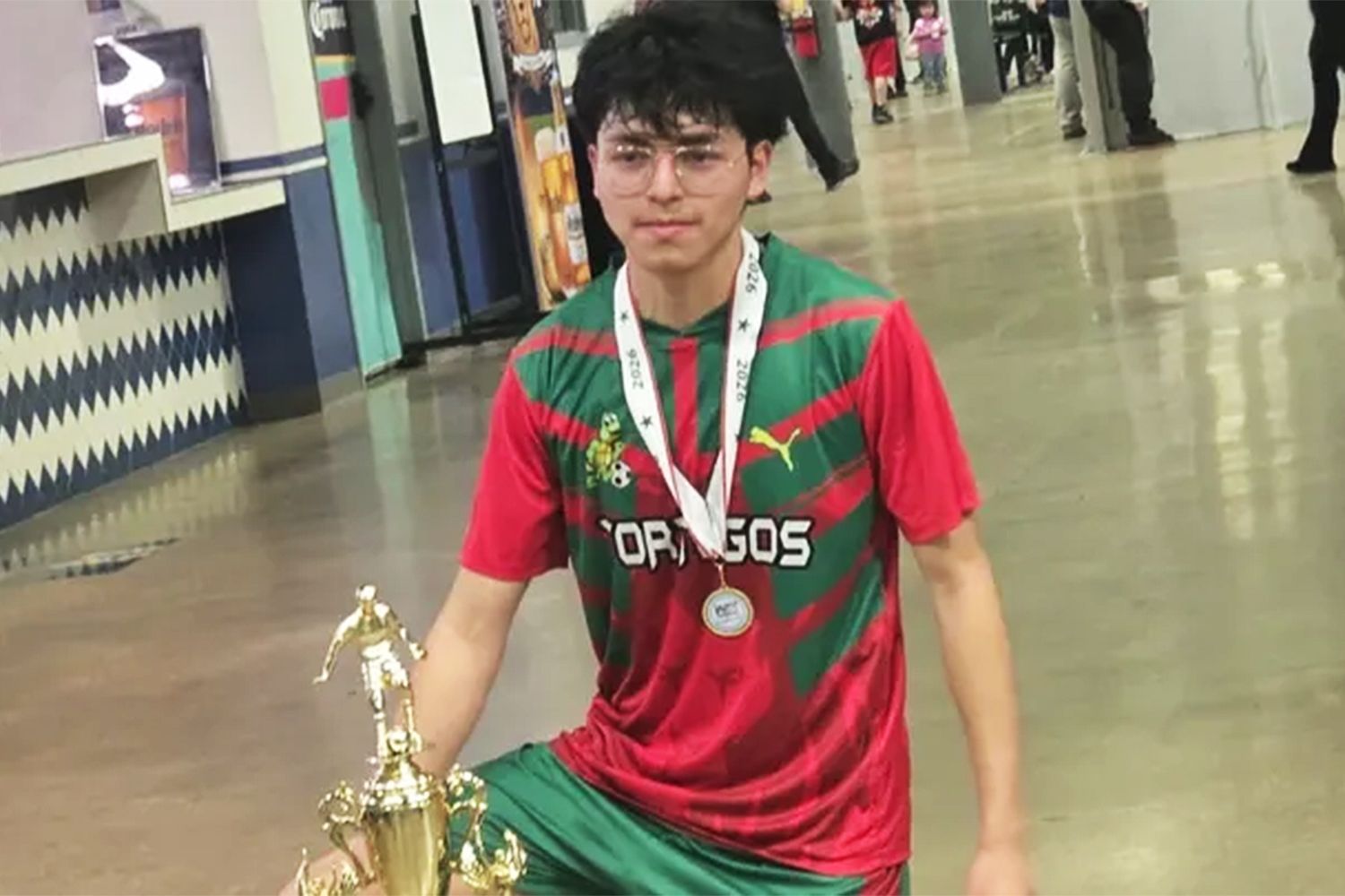 Honor roll student, 17, shot dead on way to school in Chicago: 'Our ...