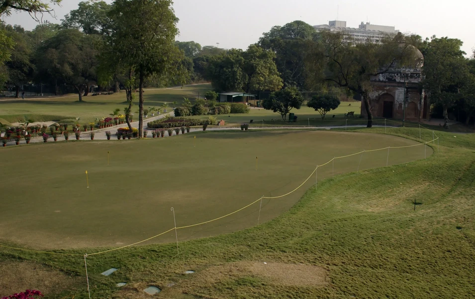 SC pauses sealing order for Delhi Golf Club till July 22