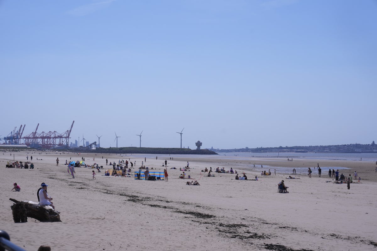 Water warning as teen becomes tenth person to die during UK heatwave
