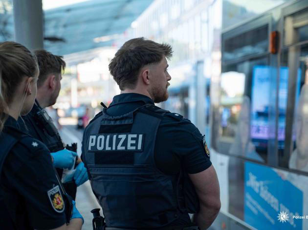 Messer und Drogen in Bremer Bussen und Bahnen