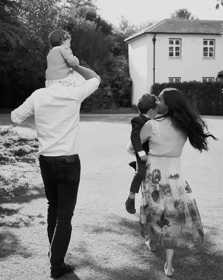 Harry - Meghan bị "xóa mọi dấu vết" khỏi Frogmore Cottage