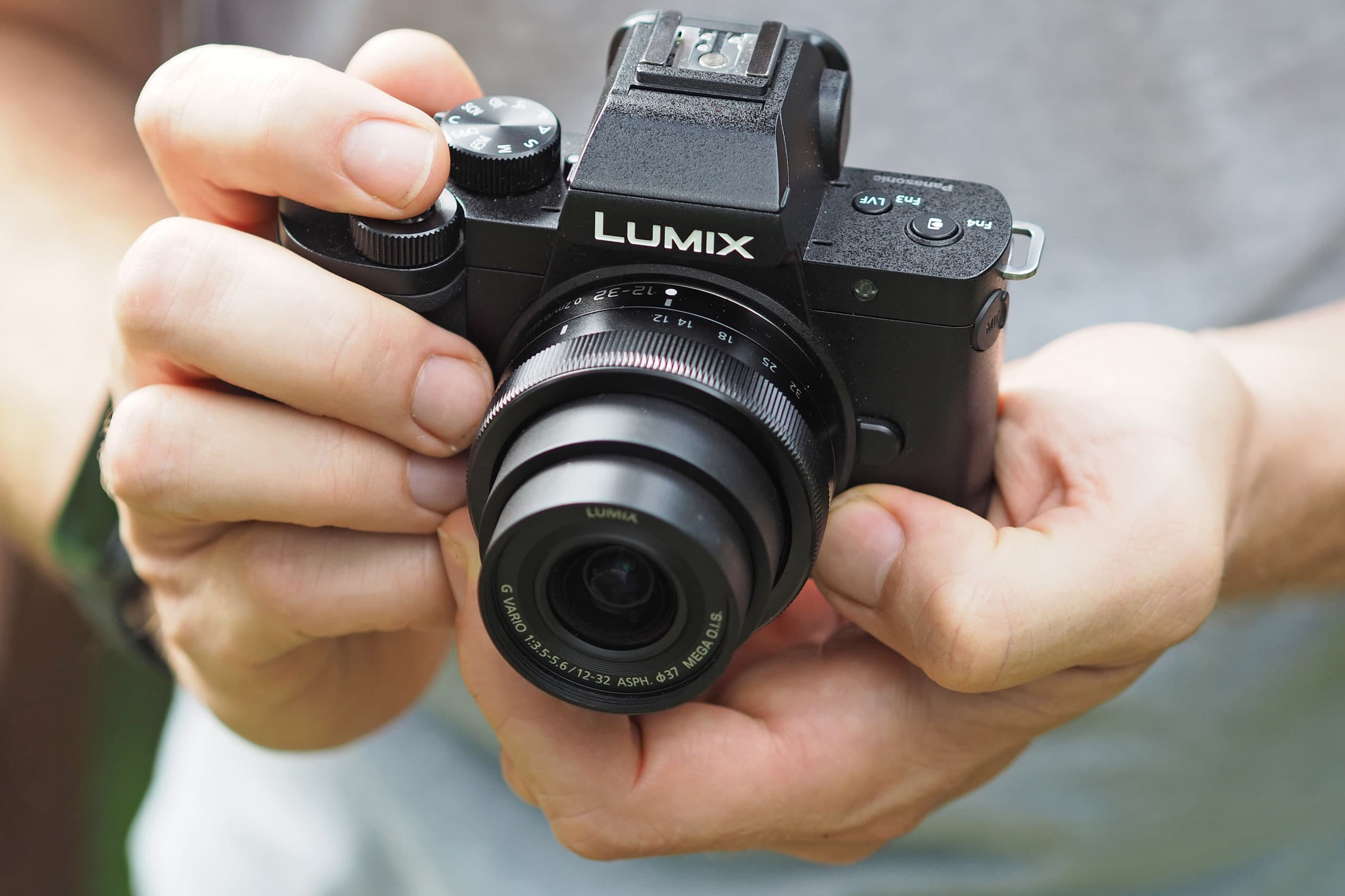 This mini DSLR-style camera offer is too good to miss (and includes a ...