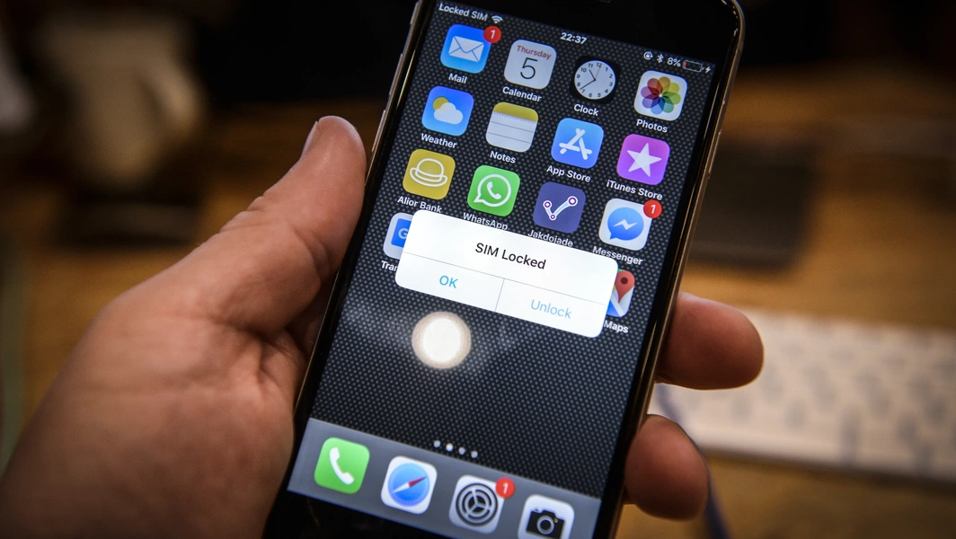 Apple tests iPhone auto-lock to thwart snatch thefts