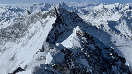 9 hours, 55 minutes: US climber, a cancer survivor, summits Mt Everest ...