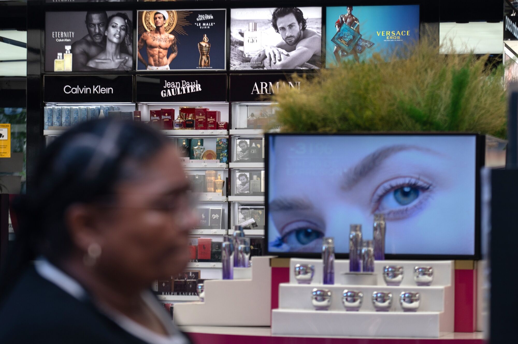 Men are spraying themselves 100 times in new fragrance frenzy